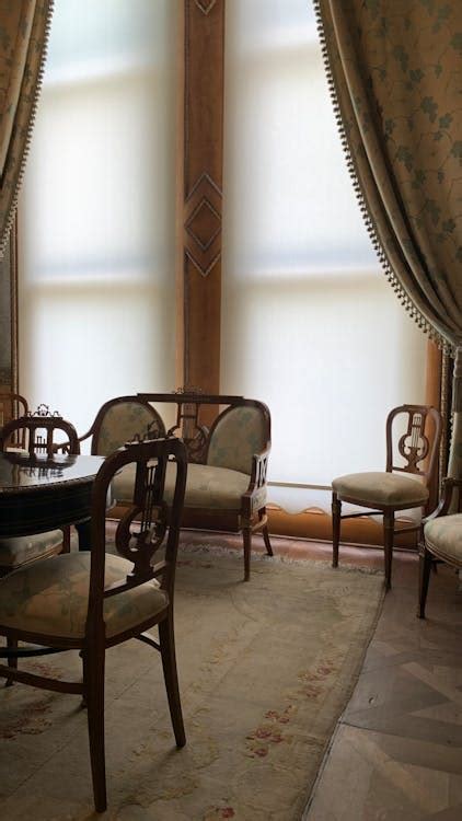 19 세기 가구 가구류 가벼운 거실 건축 골동품 궁전 같은 그림자 나무 동양 디자인 럭셔리 럭셔리한 문화 유산 베일레르베이 궁전 분위기 빈티지