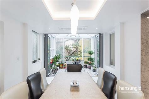 고품격 인테리어 한성아이디 디자인과 과학 자연의 조화로 공간을 재창조하는 인테리어 전문기업 Living Room Designs Home Decor House