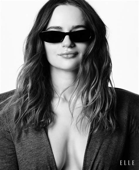 Joey King In Glasses Myconfinedspace