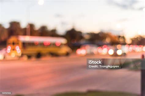 흐릿한 배경 무거운 트래픽 및 Bokeh 빛 출퇴근 시간에 미국에서 거리에 대한 스톡 사진 및 기타 이미지 거리 고속도로 교통 Istock