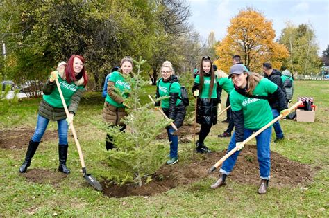 Доброволци от Кока Кола ХБК България засадиха дървета в Южния парк в София