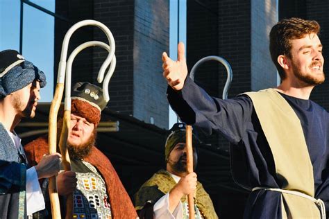 Paixão E Morte De Jesus Na Praça Da Matriz Paróquia São Pedro De