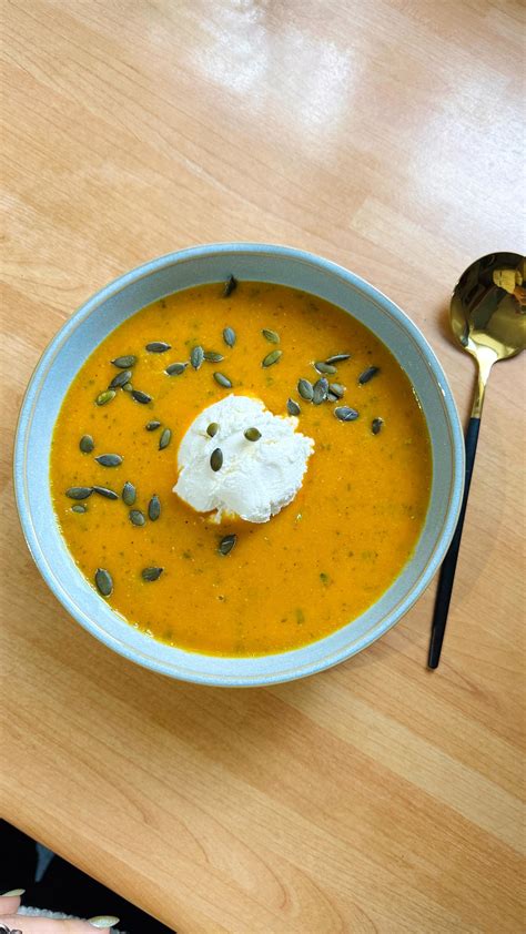 Хрупкава баница с праз лук и сирене 🫶Запази тази рецепта за да я опиташ и ме последвай за още