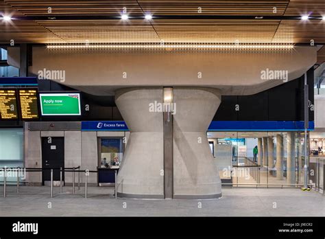 LONDON BRIDGE STATION Stock Photo - Alamy