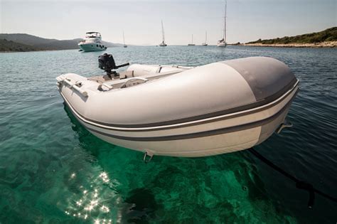 풍선 모터 보트는 바다에서 요트 크로아티아에 대 한 연결 0명에 대한 스톡 사진 및 기타 이미지 0명 고무 공기 주입 Istock