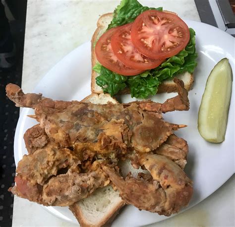 The Difference Between Soft Shell And Hard Shell Crabs Boxhill Crabcakes