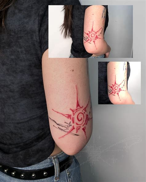 소미닷┆홍대 타투 ︎ 추상 타투 흩어지는 길 위에서 어디로든 닿을 수 있을 거라는 마음으로 어디로든 향할 수 있는 길 위에 서 있어요 바위 같은 흐름이 무게를 더해도