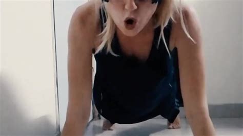 Tik Tok Stripping Push Ups Training 無料セックスビデオ Redtube