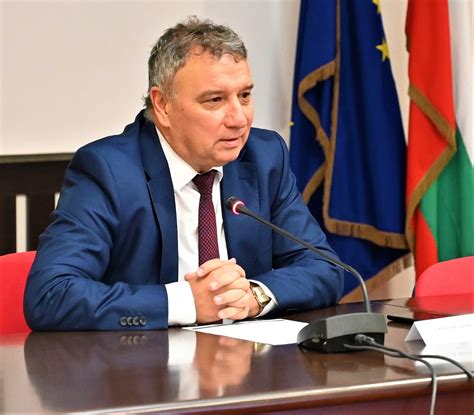 УНСС Ректорът проф Димитър Димитров откри Осмата международна научна конференция по