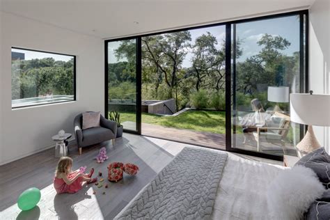 Matt Fajkus Creates Rectilinear Austin House That Embraces Rolling Terrain
