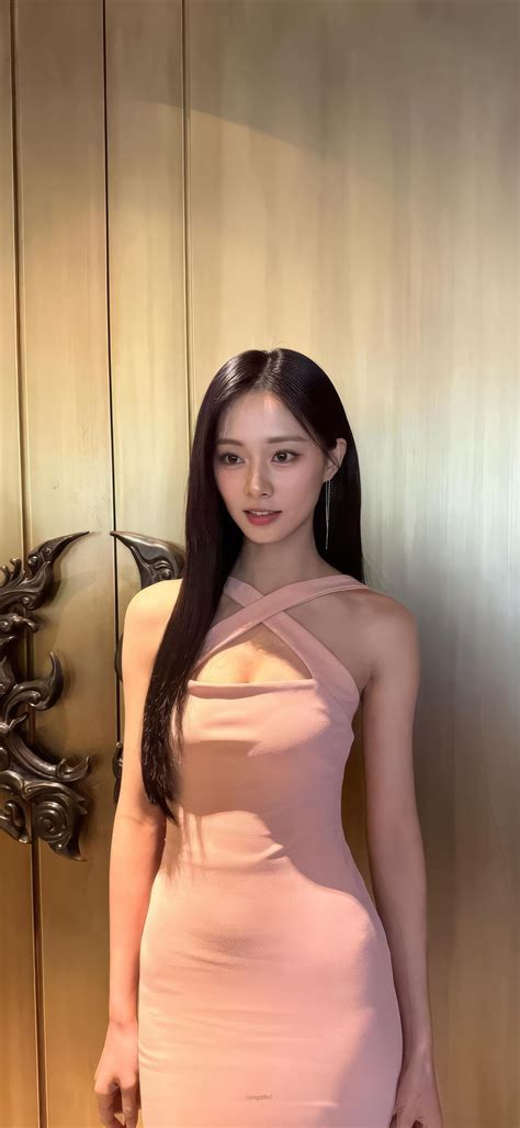 핑크 홀터넥 드레스 바스트 항아리골반 레전드 트와이스 쯔위 촬스의 이슈와 유머
