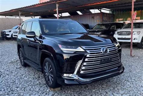 Заан Увс аймгийн түүхт 100 жилийн ойн хүчит бөхийн барилдааны түрүү бөхийн бай Lexus 600 👏👏👏