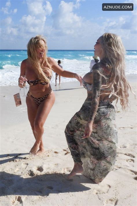 Aisleyne Horgan Wallace Sexy Spotted Kissing With A Woman And Showing