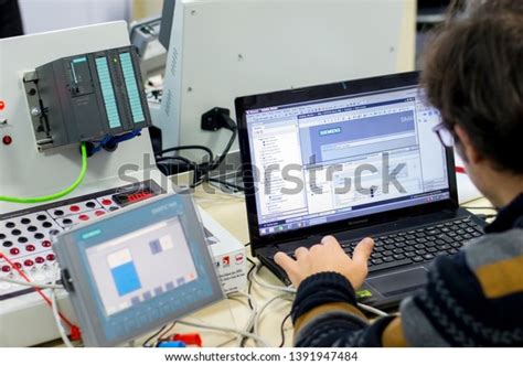 604 fotos de Plc programming Fotos imágenes y otros productos fotográficos de stock