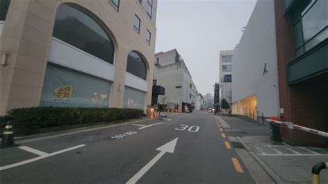 월 5천 1억 버는 사람 많다 한국국민 30가 부자다 주변에 사업으로 30억 매출 낸다 이런 말은 사기꾼들 애기다