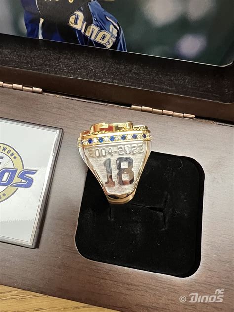 Nc 선수단 박석민에 은퇴 기념 반지 선물…대한민국 대표 내야수의 여정 마무리 [창원 현장] 나무뉴스