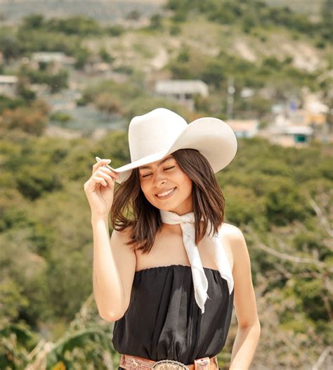 Lliz Ccabrera Lizcabreraoficial • Instagram Photos And Videos