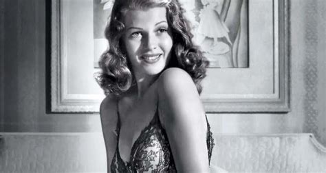 Rita Hayworth 32 Iconic Photos Of The 1940s Femme Fatale