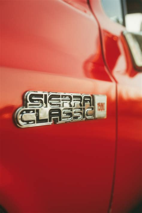 흰색과 검은 색 번호판이있는 빨간색 자동차 사진 Unsplash의 무료 바하마 이미지