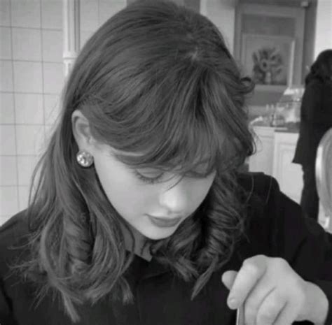 صور بنات ابيض واسود