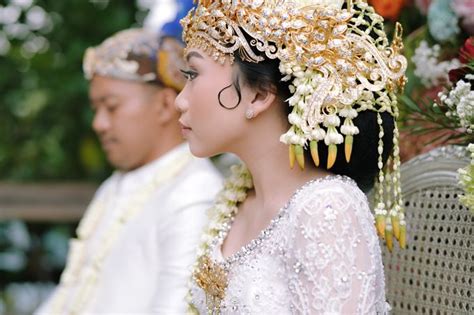 Darinia And Satria By The Forest