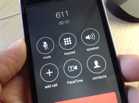 How To Use The Lock Screen Passcode Screen To Dial Phone Numbers