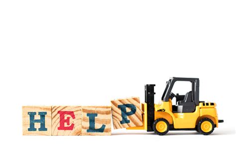 장난감 지게차 홀드 편지 블록 P 흰색 바탕에 단어 도움말을 완료 하려면 개념에 대한 스톡 사진 및 기타 이미지 개념 구조 대문자 Istock