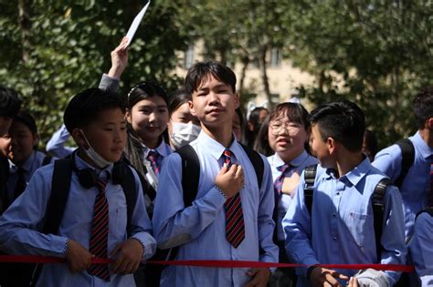 Өндрөөс хүүхэд аварсан 11 дүгээр ангийн сурагчийг “Онцгой үйлстэн