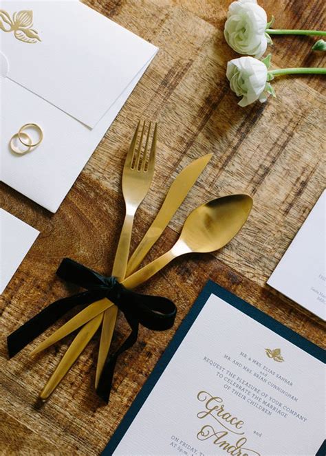 Invitación De Boda Con Caligrafía Elegante Con Impresión Dorada Y Letterpress Gráfica De Boda