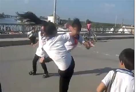 2 nữ sinh đánh nhau đề xuất nghỉ học cảnh cáo 10 ngày