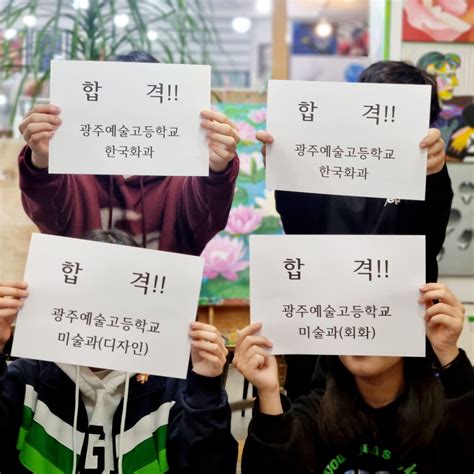 신미술학원2000~ 2025214금 해바라기처럼 밝은 어린이가 엄마에게 드릴 작품을 완성했어요 얼마나 열심히 집중해서 하던지요 그리는 과정도 멋진