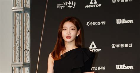 [포토s] 청하 완벽한 비율 뽐내는 각선미