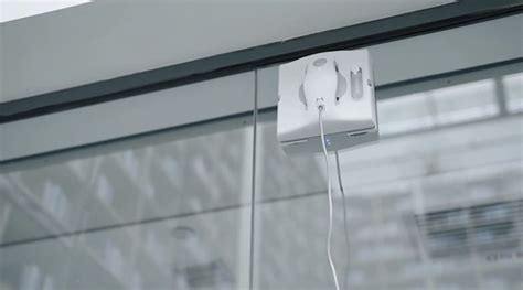 Xiaomi робот-стеклоочиститель с распылением HUTT Window Cleaning Robot ...