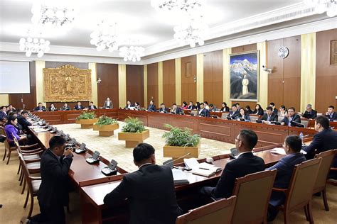 Таван минут хуралдсан Хууль зүйн байнгын хороогоор юу хэлэлцэв