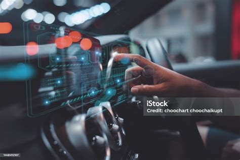 그래픽 사용자 인터페이스와 미래 지향적 인 자동차 차에 대한 스톡 사진 및 기타 이미지 Istock