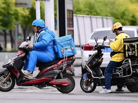 Im A Delivery Driver In China I Earn Less Than 1700 A Month Radii
