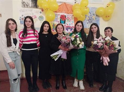 გორელოვკის N2 საჯარო სკოლის მოსწავლეებმა დედებს დაუვიწყარი დღესასწაული აჩუქეს ეტალონი