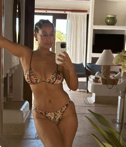 INSTA Tracee Ellis Ross Bikini Selfie Phun Org Forum