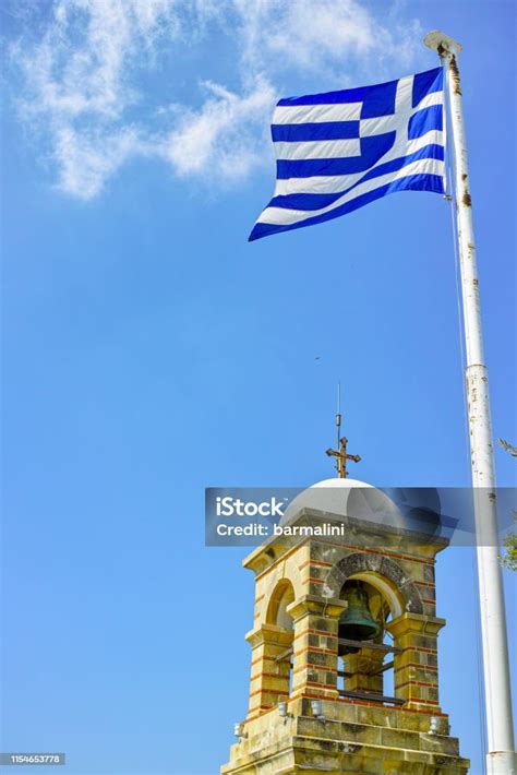 그리스의 국가 상징 블루화이트 그리스어 국기와 푸른 하늘 복사 공간 0명에 대한 스톡 사진 및 기타 이미지 0명 개념