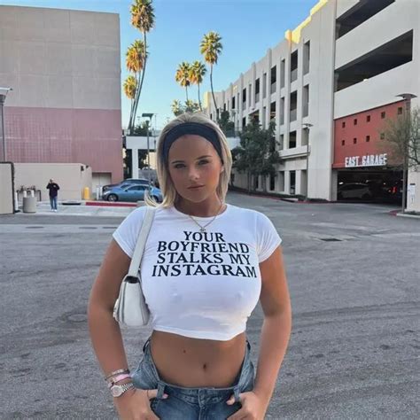 Page S Apollonia Llewellyn Posts Flirty Pic And Jokes Babefriends Stalk Her Instagram Daily