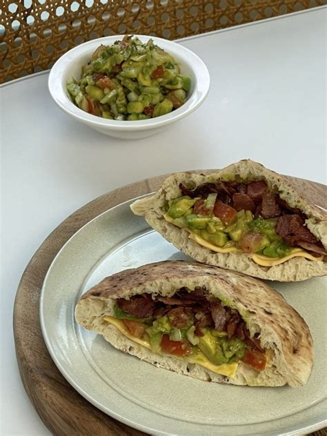 피타브레드로 샌드위치 만들기 과카몰리 샌드위치