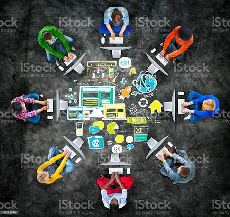 다양성 캐주얼 직원관리 신속하게 디자인식 컴퓨터예요 연결모드 Co 비즈니스에 대한 스톡 사진 및 기타 이미지 비즈니스 2015년 Brand Name Online