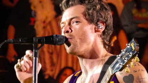 British Singer Harry Styles Does Gender Reveal For Pregnant Fan At His