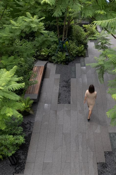 项目名称：融创·云鼎城 项目地点：重庆市 景观设计：壹安设计 景观软装：言瓷映画装饰有限公司 景观摄影：支华士壹迩 ©️壹安设计 花瓣网