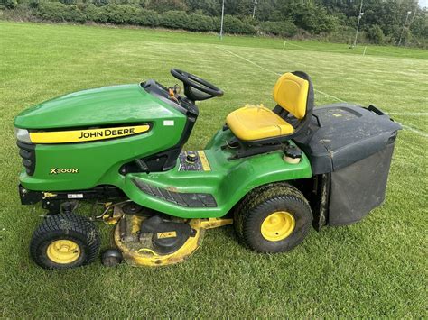 John Deere X300 fashion Ride On Mower