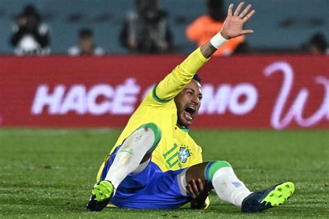 Sad Footage Of Neymar Failing To Keep Ball In Play Goes Viral After