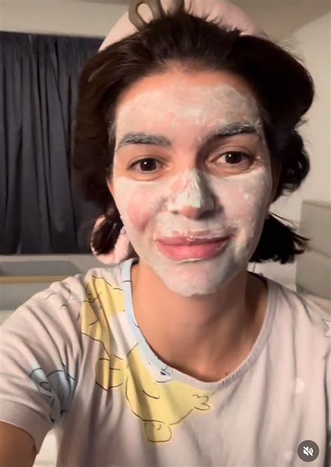 САМО В ПИК И РЕТРО Снахата на Васил Божков Стара съм уморена съм с две кучета и три деца