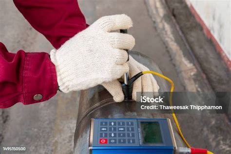 용접 후 열처리 후 합금 파이프 및 용접의 브리넬 경도 시험 강철에 대한 스톡 사진 및 기타 이미지 강철 개념 개념과 주제 Istock