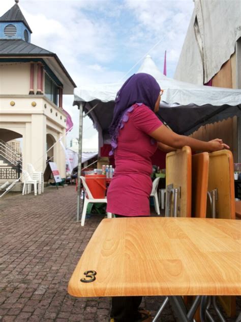 Candid Awek Tudung Baju Ketat Free Asia Porn Photo