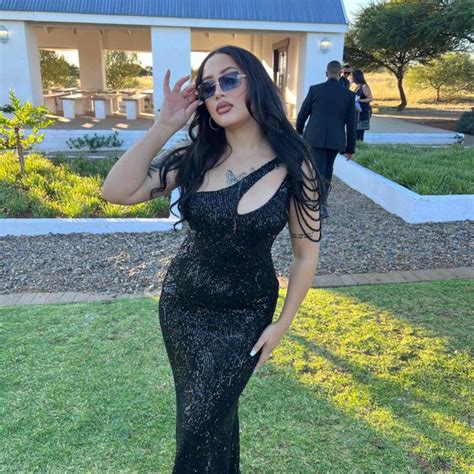 Yaga Marketplace For Preloved Fashion